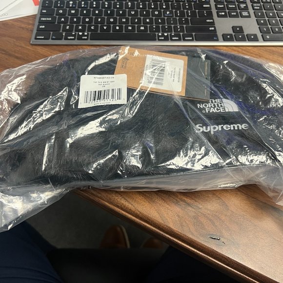 The North Face/Supreme | Bags | New Supreme X The North Face Collab Tnf ...